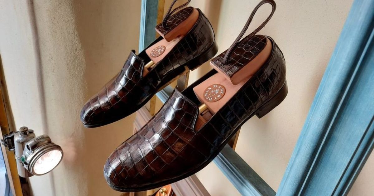 hand, pair, crafted, commission, shoes | Essenza